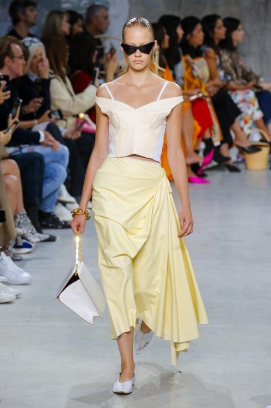 Модный гардероб для женщин 30 лет на лето 2024 + 40 фото