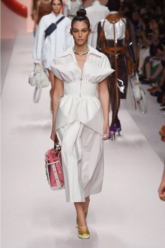 Модный гардероб для женщин 30 лет на лето 2024 + 40 фото